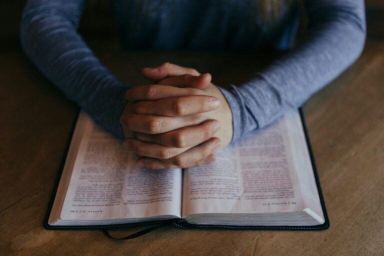 Prayer and Following God’s Word / Orar y seguir la Palabra de Dios ...
